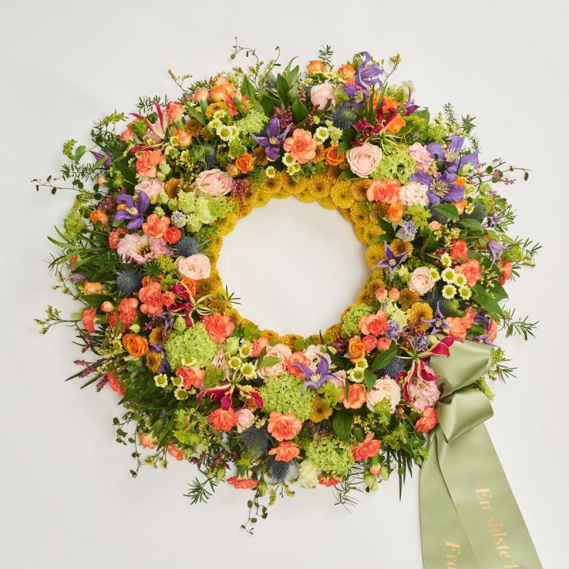 Rundpyntet krans med bånd - Et farverigt farvel - Hasle Blomster - Din ...